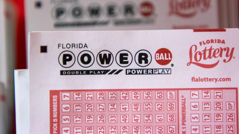 Sorteio de Natal da Powerball premia aposta única com US$ 1,8 bilhão ...
